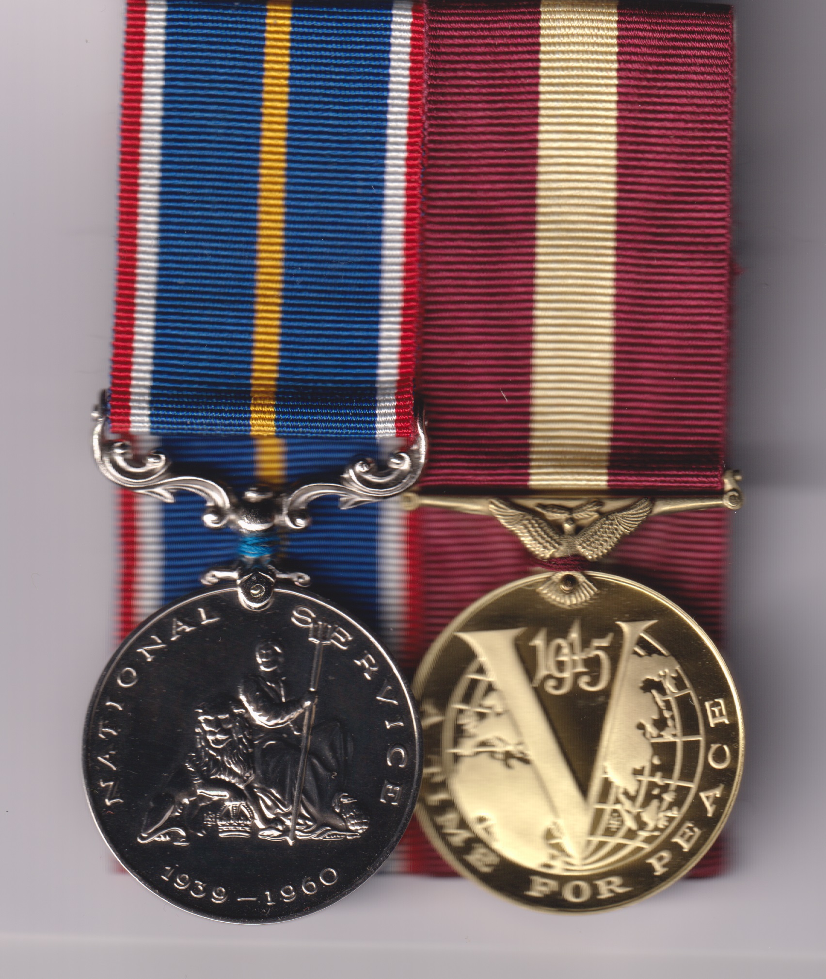 National Service Medal 1939-1960, Peace Medal 1945, court mounted with a pin. EF – Dixons Medals
